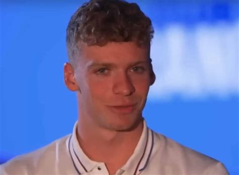 Léon Marchand en couple Le prodige de la natation française est il