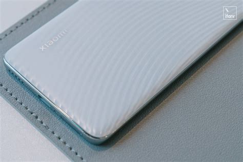 小米 Civi 2 图赏双 3200 万像素前置灵动岛双摄还有百褶裙后盖 爱范儿