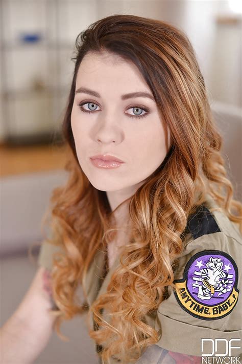 Misha Cross na kanapie sexeo pl darmowe zdjęcia erotyczne