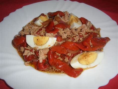 LAS RECETAS DE PEPEJO ENSALADA DE PIMIENTOS ASADOS CON ATÚN Y HUEVOS
