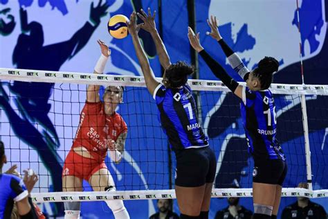 Osasco vence o Pinheiros no tie break e está na semifinal Web Vôlei