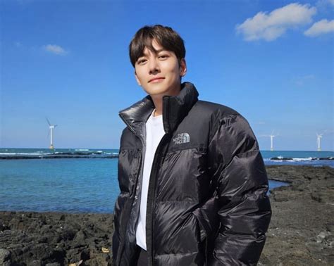 Viral Video Ji Chang Wook Merokok Dalam Ruangan Pihak Agensi Meminta