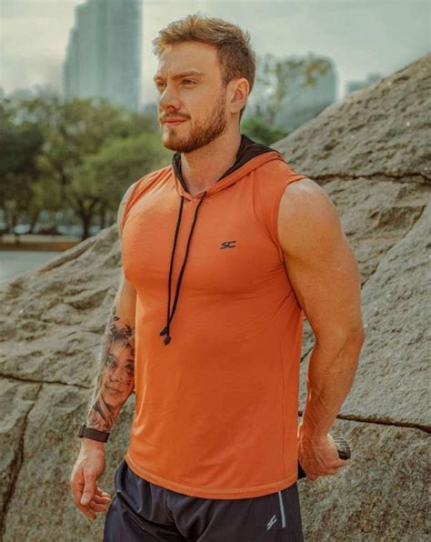 Vini Buttel quem é o novo participante de A Fazenda 2022 Fashion