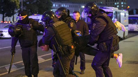 Bürgerrechtler Hunderte Festnahmen bei Protesten in Russland