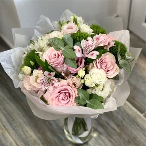 Buchet Mare De Flori Cu Trandafiri Florarie In Bacau Cu Livrare La