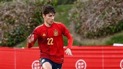 El canterano del Elche Rodrigo Mendoza se concentra con la selección
