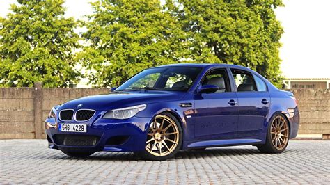 Zrychlení 100 200 km h BMW M5 V10 SMG E60 Dorovnává dobové