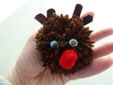 DIY Noël enfant un père Noël et un renne en pompons de laine