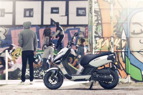 Motorrad Vergleich Peugeot Kisbee Rs T Vs Peugeot Streetzone