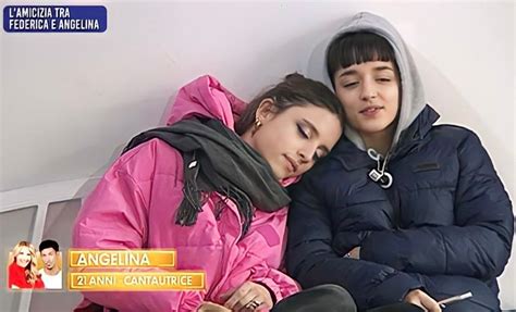 Amici 22 Angelina Mango Riceve Un Guanto Di Sfida Da Arisa E Si Sfoga