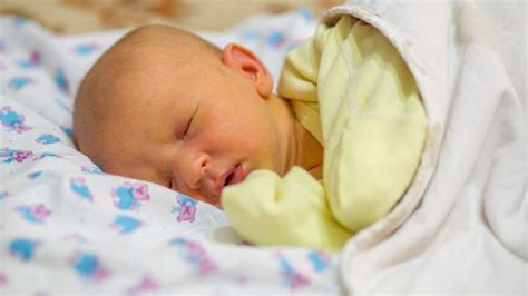 Ittero neonatale cos è cause e cura