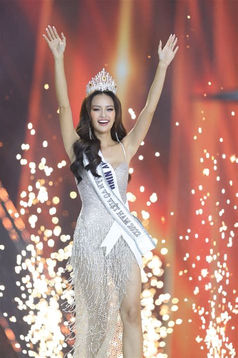 Huỳnh Thị Thanh Thủy khép lại năm kỷ lục với 11 cô gái trở thành Hoa
