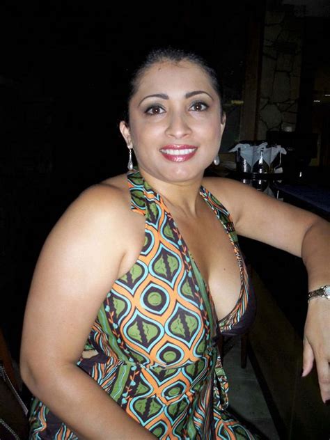 Indian Campuss Busty NRI MILF Aunty Showing Awesome Cleavage And Big