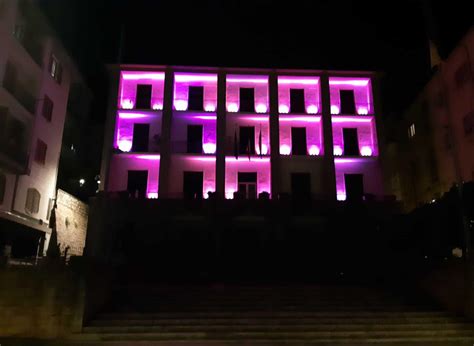 Contro Il Cancro Il Palazzo Comunale Si Tinge Di Rosa