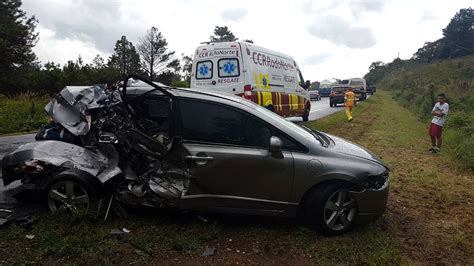 Batida entre carro e caminhão deixa dois feridos na BR 277 em São Luiz