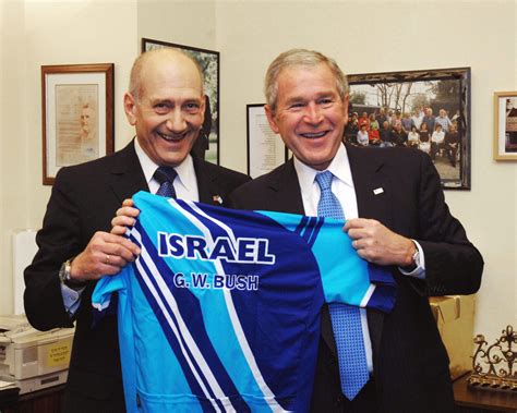 L Ex Premier Israeliano Olmert Definisce Netanyahu Signor Stronzate E