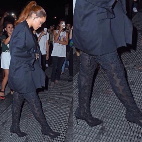 Thumbs Pro Labias How Does She Do It