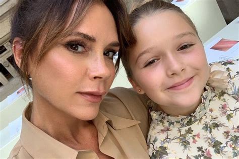 Victoria Beckham Se Suma Al Aplauso A Los Sanitarios Y Nos Sorprende