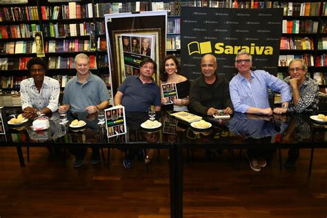 Maria Melilo prestigia lançamento de livro do Casseta e Planeta OFuxico