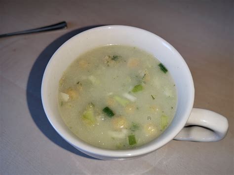2303 Knorr Cup a Soup Lauch Cremesuppe mit Knusper Croûtons