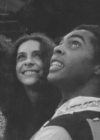 Em homenagem a Gal Costa Canal Brasil exibe o documentário Os Doces