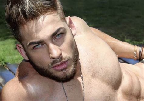 Mister Venezuela In Versione Cubista Si Abbassa Le Mutande E Mostra Un