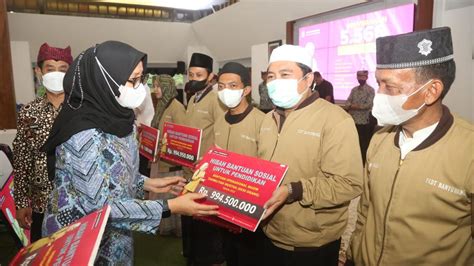 Pemkab Banyuwangi Salurkan Beasiswa Dan Insentif Rp16 9 Miliar Kepada 5