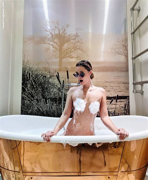 Charlotte De Carle Nude The Fappening Photo 1126096 FappeningBook