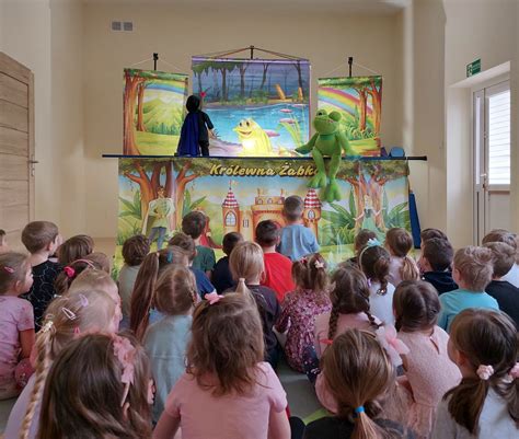 Teatrzyk Królewna Żabka u starszych przedszkolaków Przedszkole