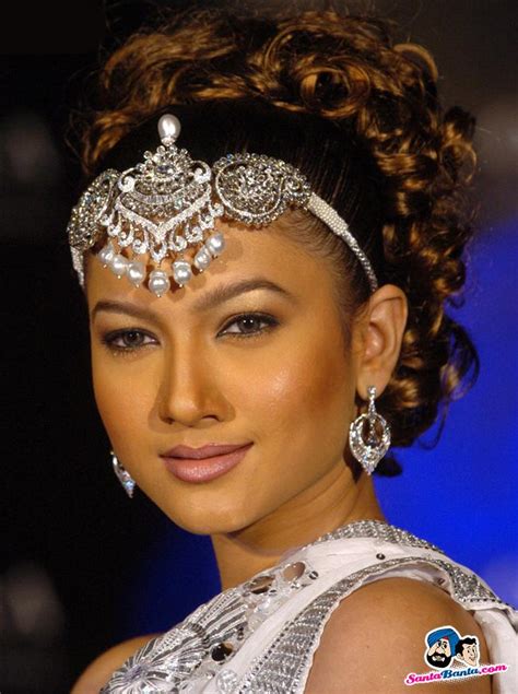 Naked Gauhar Khan Added 07 19 2016 By