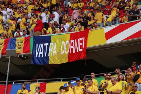 Imagini superbe cu fanii români pe Fussball Arena Hagi dă le gol