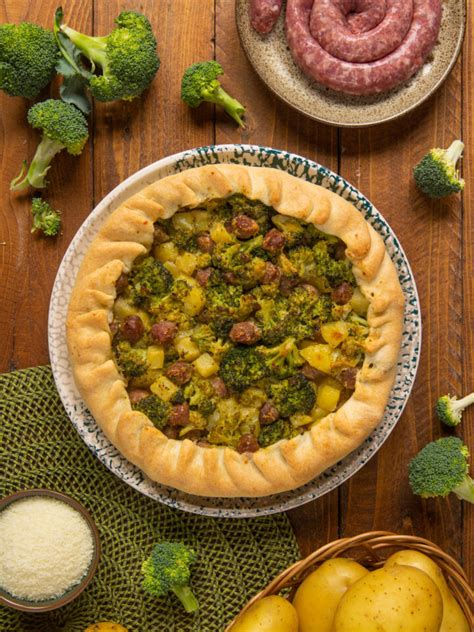 Torta Salata Con Broccoletti Patate E Salsiccia Sonia Peronaci