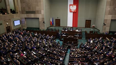 Emerytury stażowe na kilka sposobów Projekty ustaw już w Sejmie