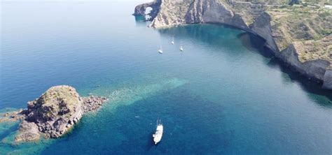 Isole Eolie in caicco Beatrice Ripeterò lesperienza