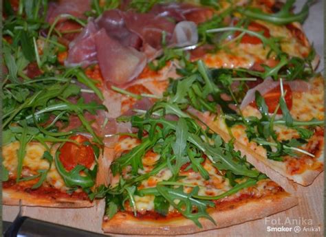W Oska Pizza Z Szynk Parme Sk I Rukol
