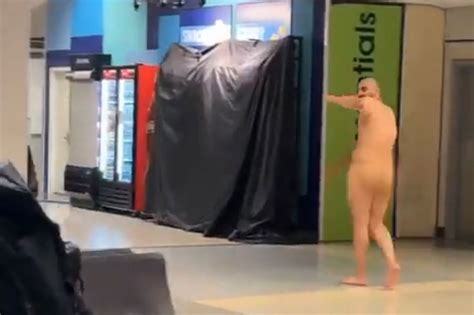 Naked Man Proudly Strolls Through Dallas Fort Worth Airport