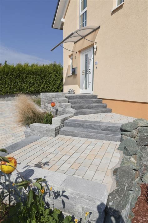 Blockstufen und Betonstufen für Treppe im Eingang und Garten