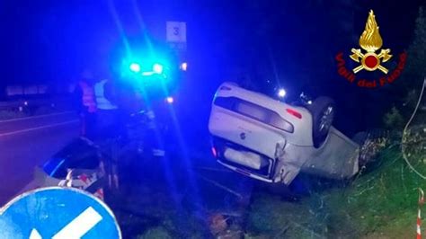 Due Auto Si Ribaltano A Distanza Di Poche Ore Intervengono I Pompieri