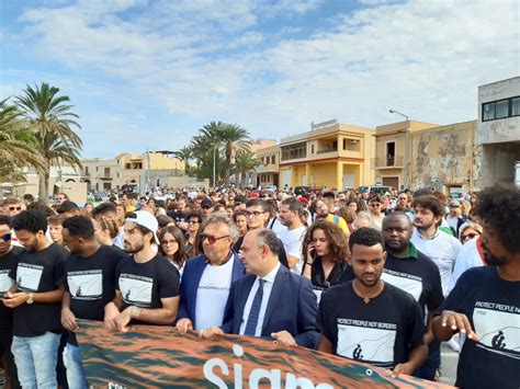 Lampedusa Ricorda La Strage Del Ottobre Foto Live Sicilia