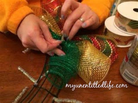 How To Make A Curly Deco Mesh Wreath Tutorial Deco Mesh Wreaths