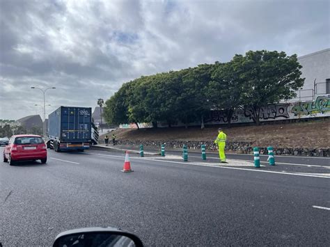 FOTOS Accidente de un camión en la autopista