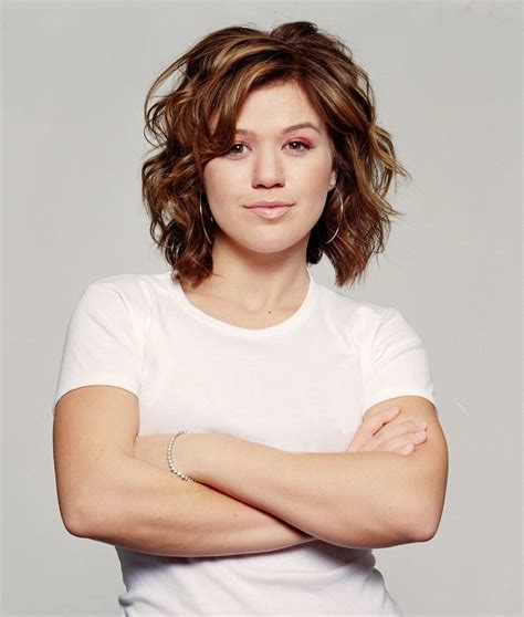 Spectacular Kelly Clarkson Hairstyles