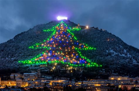 In Camper A Gubbio Per L Accensione Dell Albero Di Natale Pleinair