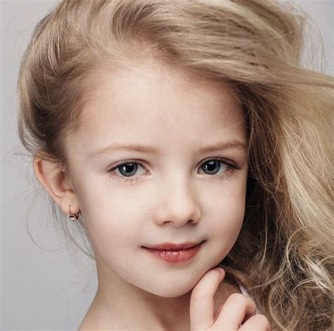 Dasha Golovarushko Dép Lâu đài