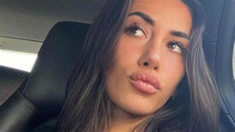 Lei è la figlia di una delle showgirl più amata la riconoscete