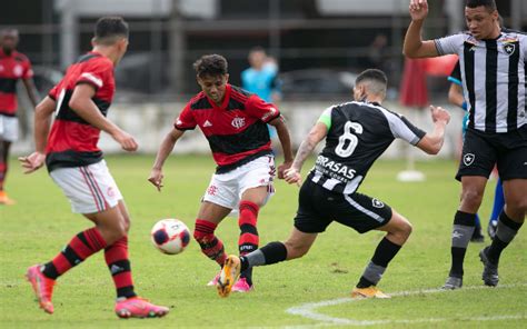 Flamengo estreia pé direito e vence Botafogo no Carioca sub 20
