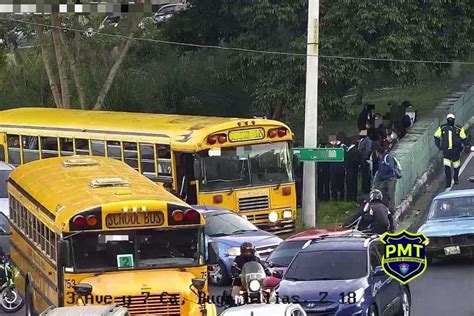 Bus Escolar Se Queda Sin Frenos Y Choca Contra Poste En Zona