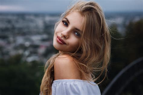 Fondos De Pantalla Mujer Rubia Sonriente Profundidad De Campo