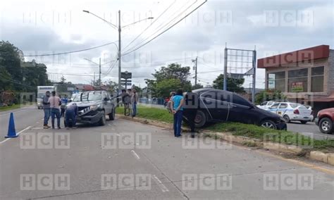 Fuerte accidente vial deja pérdidas materiales en Siguatepeque HCH TV