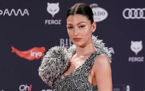 Úrsula Corberó polariza la alfombra roja de los Premios Feroz 2024